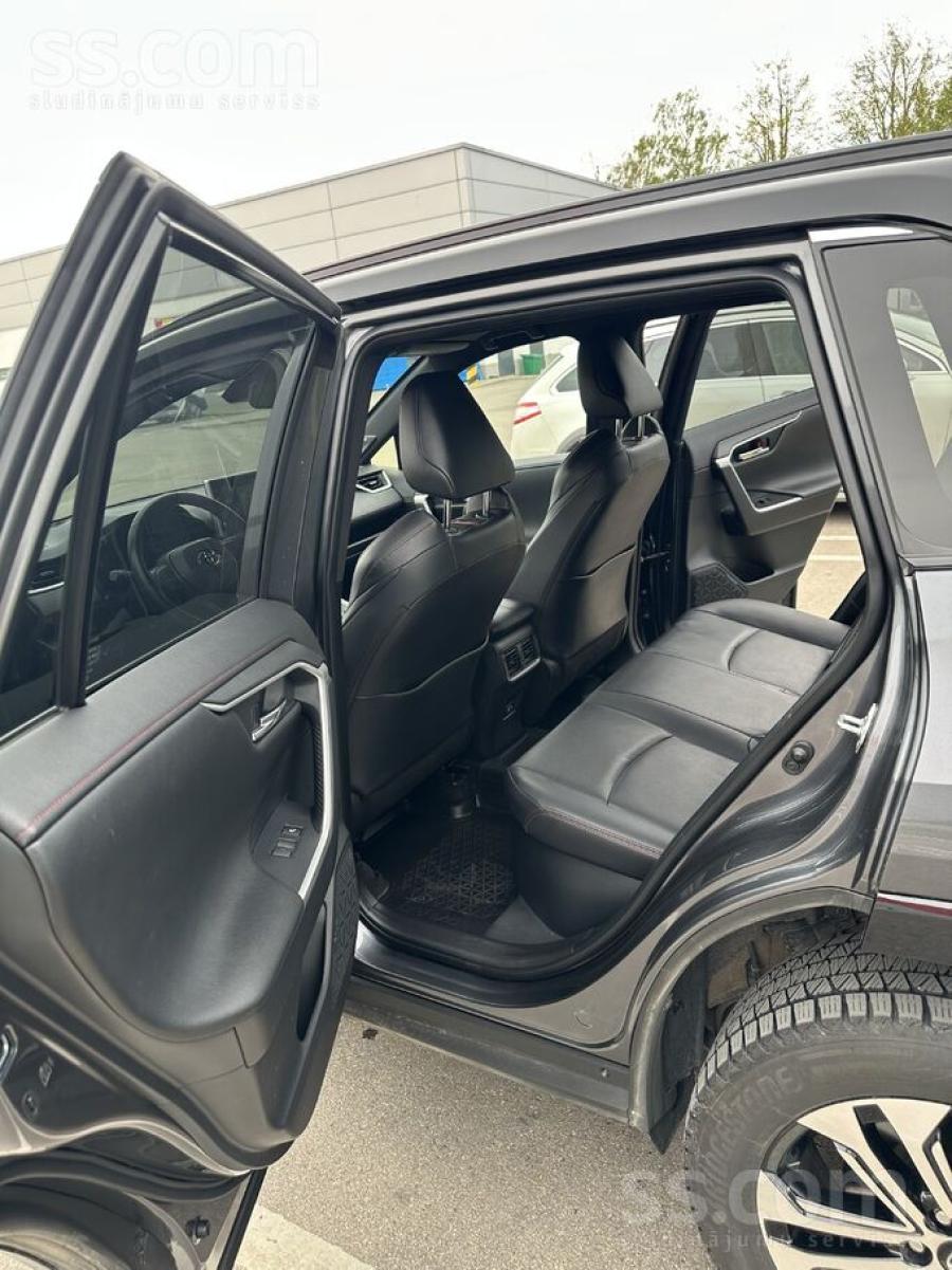 Pelēks Toyota RAV4 2022 Rīga, ar dzinēja tilpumu 2.50 L un nobraukumu 55 tūkst. km par 36500 €, foto 12 vietnē AUTOMOTO.COM.LV