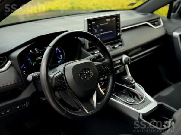 Grey Toyota RAV4 2022 in Ogre, with an engine capacity of 2.50 L and mileage of 105 thousand km for 39480 €, photo 8 on AUTOMOTO.COM.LV
