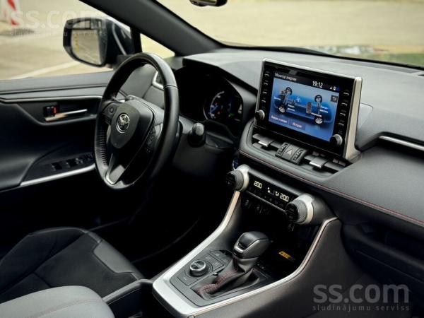 Grey Toyota RAV4 2022 in Ogre, with an engine capacity of 2.50 L and mileage of 105 thousand km for 39480 €, photo 10 on AUTOMOTO.COM.LV