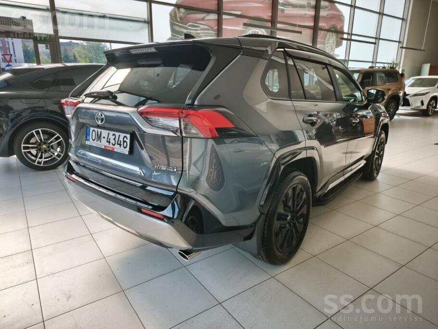 Pelēks Toyota RAV4 2022 Rīga, ar dzinēja tilpumu 2.50 L un nobraukumu 26 tūkst. km par 32900 €, foto 4 vietnē AUTOMOTO.COM.LV