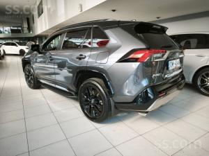 Pelēks Toyota RAV4 2022 Rīga, ar dzinēja tilpumu 2.50 L un nobraukumu 26 tūkst. km par 32900 €, foto 5 vietnē AUTOMOTO.COM.LV