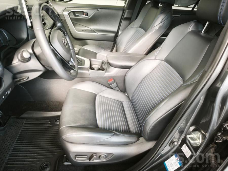 Pelēks Toyota RAV4 2022 Rīga, ar dzinēja tilpumu 2.50 L un nobraukumu 26 tūkst. km par 32900 €, foto 13 vietnē AUTOMOTO.COM.LV