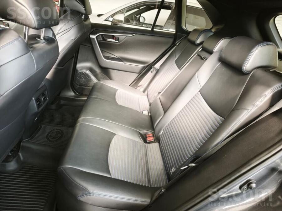Pelēks Toyota RAV4 2022 Rīga, ar dzinēja tilpumu 2.50 L un nobraukumu 26 tūkst. km par 32900 €, foto 16 vietnē AUTOMOTO.COM.LV