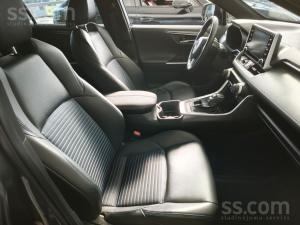 Pelēks Toyota RAV4 2022 Rīga, ar dzinēja tilpumu 2.50 L un nobraukumu 26 tūkst. km par 32900 €, foto 17 vietnē AUTOMOTO.COM.LV