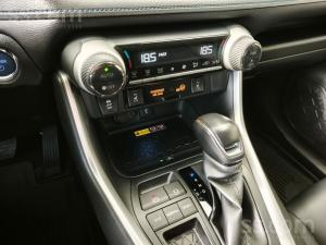 Pelēks Toyota RAV4 2022 Rīga, ar dzinēja tilpumu 2.50 L un nobraukumu 26 tūkst. km par 32900 €, foto 21 vietnē AUTOMOTO.COM.LV