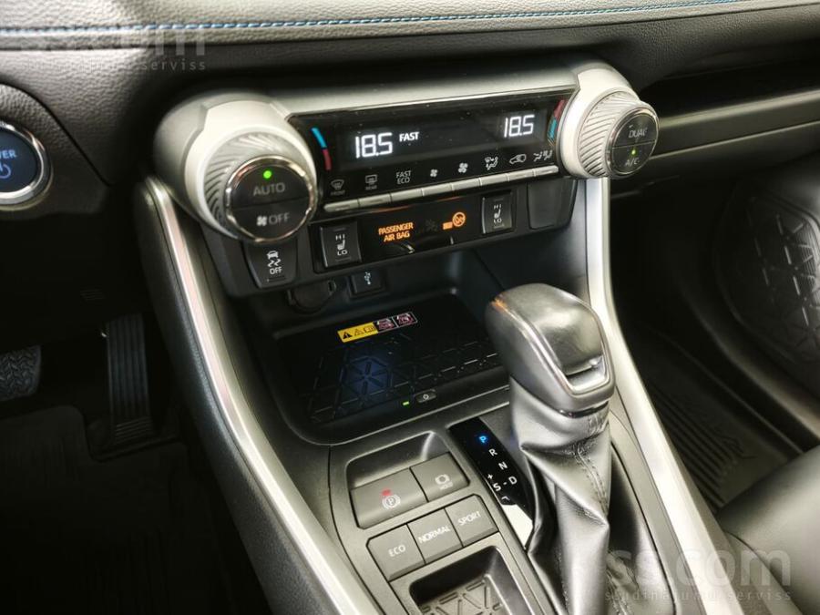 Pelēks Toyota RAV4 2022 Rīga, ar dzinēja tilpumu 2.50 L un nobraukumu 26 tūkst. km par 32900 €, foto 21 vietnē AUTOMOTO.COM.LV