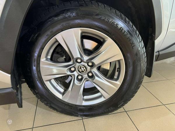 Pelēks Toyota RAV4 2022 Viļņa, ar dzinēja tilpumu 2.00 L un nobraukumu 78 tūkst. km par 23950 €, foto 3 vietnē AUTOMOTO.COM.LV