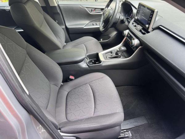 Grey Toyota RAV4 2022 in Vilnius, with an engine capacity of 2.00 L and mileage of 78 thousand km for 23950 €, photo 6 on AUTOMOTO.COM.LV