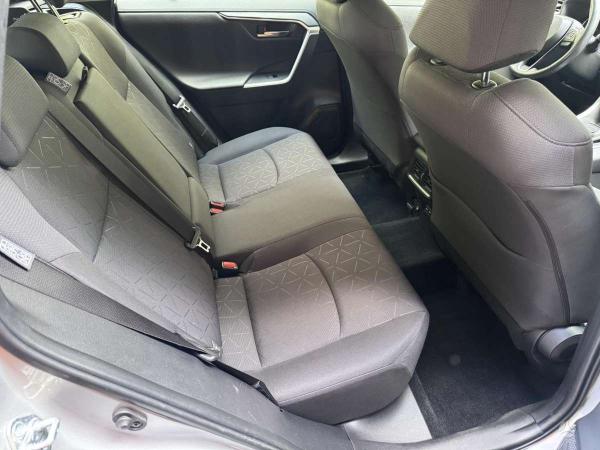 Grey Toyota RAV4 2022 in Vilnius, with an engine capacity of 2.00 L and mileage of 78 thousand km for 23950 €, photo 7 on AUTOMOTO.COM.LV