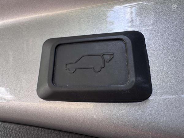 Grey Toyota RAV4 2022 in Vilnius, with an engine capacity of 2.00 L and mileage of 78 thousand km for 23950 €, photo 9 on AUTOMOTO.COM.LV