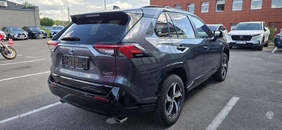 Pelēks Toyota RAV4 2022 Viļņa, ar dzinēja tilpumu 2.49 L un nobraukumu 121 tūkst. km par 33350 €, foto 5 vietnē AUTOMOTO.COM.LV