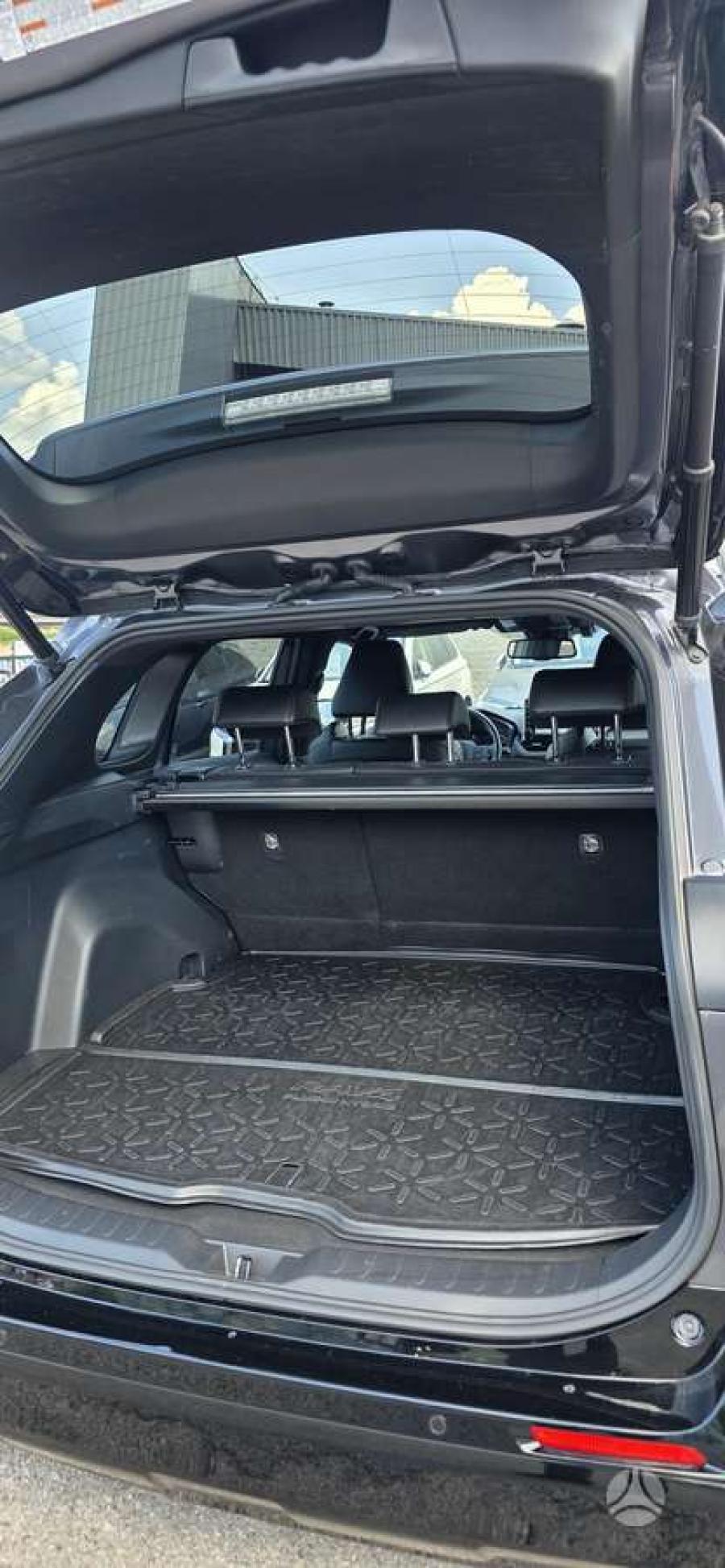 Pelēks Toyota RAV4 2022 Viļņa, ar dzinēja tilpumu 2.49 L un nobraukumu 121 tūkst. km par 33350 €, foto 28 vietnē AUTOMOTO.COM.LV