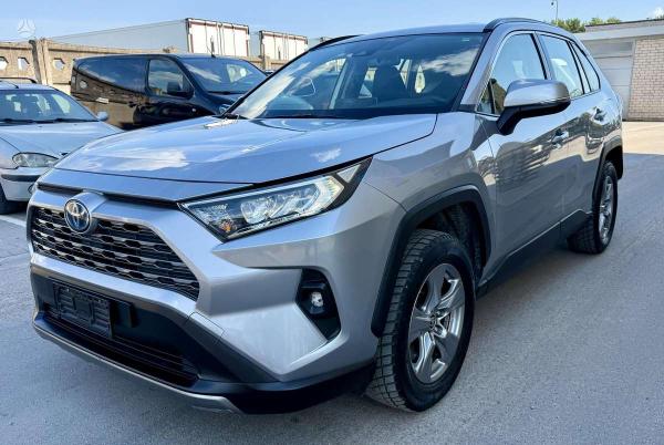 Grey Toyota RAV4 2022 in Vilnius, with an engine capacity of 2.50 L and mileage of 122 thousand km for 24400 €, photo 3 on AUTOMOTO.COM.LV