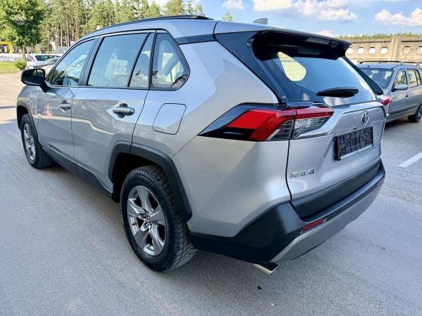 Grey Toyota RAV4 2022 in Vilnius, with an engine capacity of 2.50 L and mileage of 122 thousand km for 24400 €, photo 6 on AUTOMOTO.COM.LV