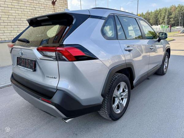Grey Toyota RAV4 2022 in Vilnius, with an engine capacity of 2.50 L and mileage of 122 thousand km for 24400 €, photo 8 on AUTOMOTO.COM.LV