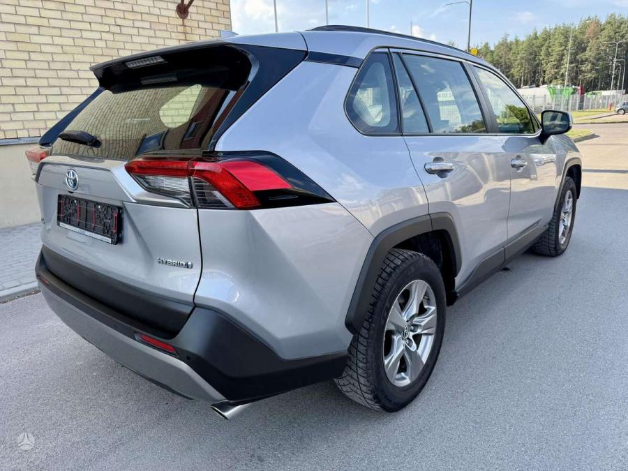 Grey Toyota RAV4 2022 in Vilnius, with an engine capacity of 2.50 L and mileage of 122 thousand km for 24400 €, photo 9 on AUTOMOTO.COM.LV