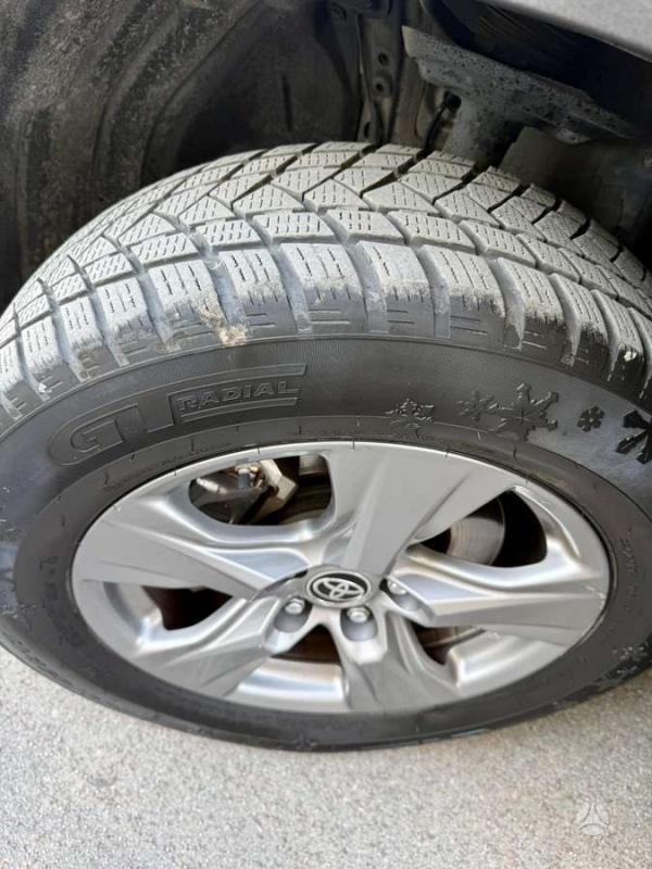 Grey Toyota RAV4 2022 in Vilnius, with an engine capacity of 2.50 L and mileage of 122 thousand km for 24400 €, photo 9 on AUTOMOTO.COM.LV