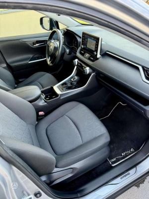 Grey Toyota RAV4 2022 in Vilnius, with an engine capacity of 2.50 L and mileage of 122 thousand km for 24400 €, photo 12 on AUTOMOTO.COM.LV