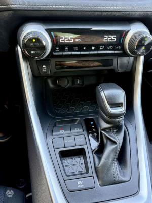 Grey Toyota RAV4 2022 in Vilnius, with an engine capacity of 2.50 L and mileage of 122 thousand km for 24400 €, photo 15 on AUTOMOTO.COM.LV