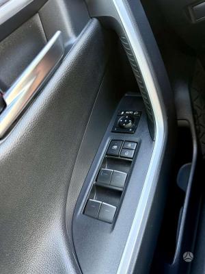 Grey Toyota RAV4 2022 in Vilnius, with an engine capacity of 2.50 L and mileage of 122 thousand km for 24400 €, photo 18 on AUTOMOTO.COM.LV