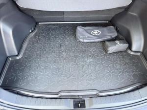 Grey Toyota RAV4 2022 in Vilnius, with an engine capacity of 2.50 L and mileage of 122 thousand km for 24400 €, photo 23 on AUTOMOTO.COM.LV