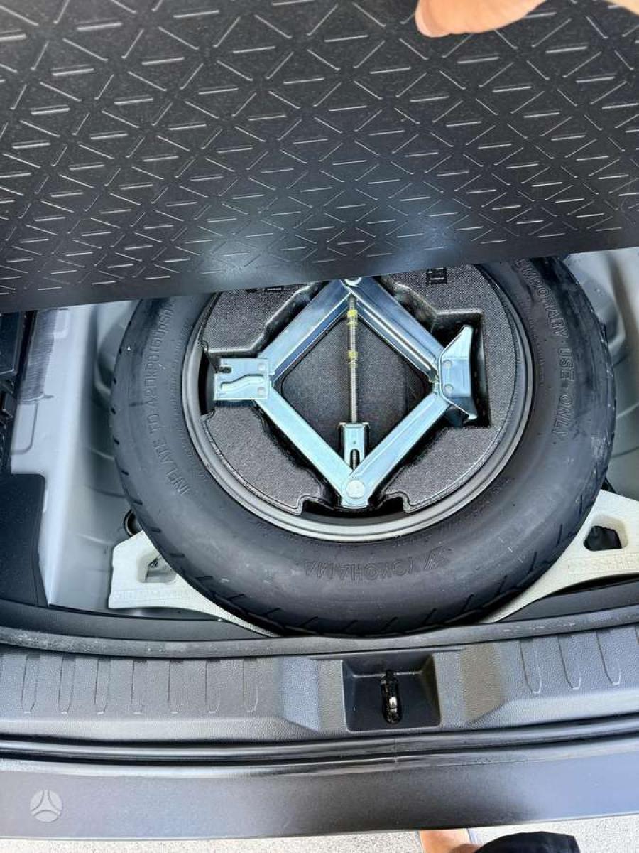 Grey Toyota RAV4 2022 in Vilnius, with an engine capacity of 2.50 L and mileage of 122 thousand km for 24400 €, photo 24 on AUTOMOTO.COM.LV