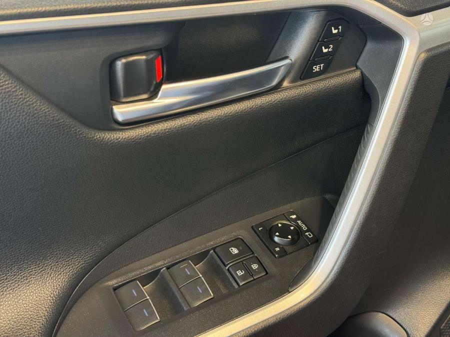 Pelēks Toyota RAV4 2022 Šauļi, ar dzinēja tilpumu 2.49 L un nobraukumu 69 tūkst. km par 36900 €, foto 16 vietnē AUTOMOTO.COM.LV