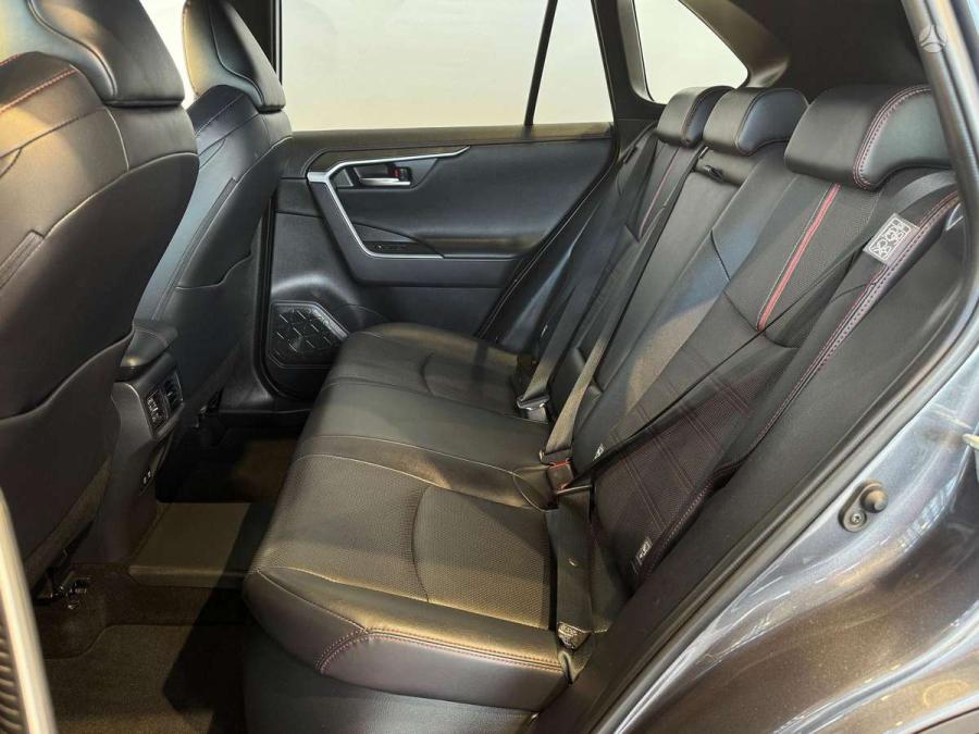 Pelēks Toyota RAV4 2022 Šauļi, ar dzinēja tilpumu 2.49 L un nobraukumu 69 tūkst. km par 36900 €, foto 29 vietnē AUTOMOTO.COM.LV