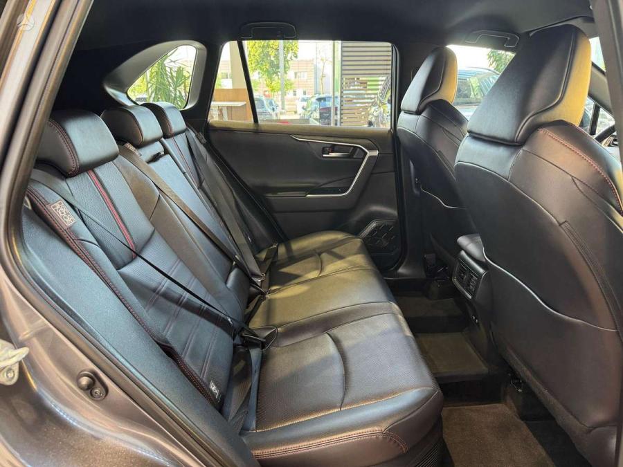 Pelēks Toyota RAV4 2022 Šauļi, ar dzinēja tilpumu 2.49 L un nobraukumu 69 tūkst. km par 36900 €, foto 30 vietnē AUTOMOTO.COM.LV