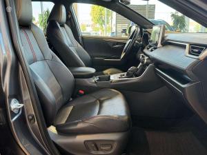Pelēks Toyota RAV4 2022 Šauļi, ar dzinēja tilpumu 2.49 L un nobraukumu 69 tūkst. km par 36900 €, foto 31 vietnē AUTOMOTO.COM.LV