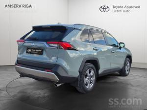 Grey Toyota RAV4 2022 in Riga, with an engine capacity of 2.50 L and mileage of 135 thousand km for 26400 €, photo 3 on AUTOMOTO.COM.LV
