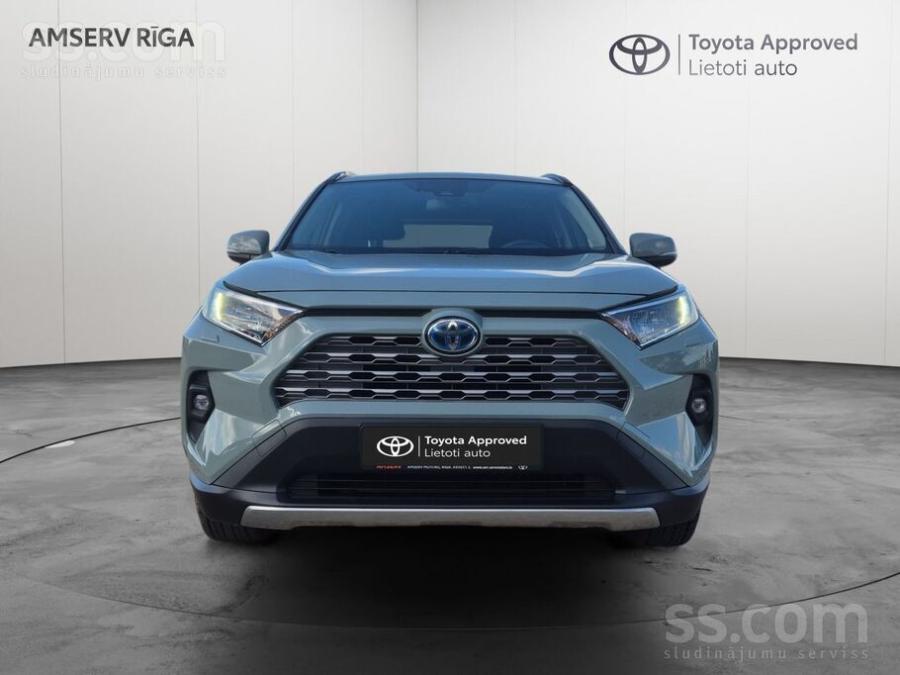 Grey Toyota RAV4 2022 in Riga, with an engine capacity of 2.50 L and mileage of 135 thousand km for 26400 €, photo 6 on AUTOMOTO.COM.LV