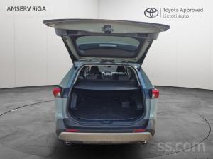 Grey Toyota RAV4 2022 in Riga, with an engine capacity of 2.50 L and mileage of 135 thousand km for 26400 €, photo 11 on AUTOMOTO.COM.LV