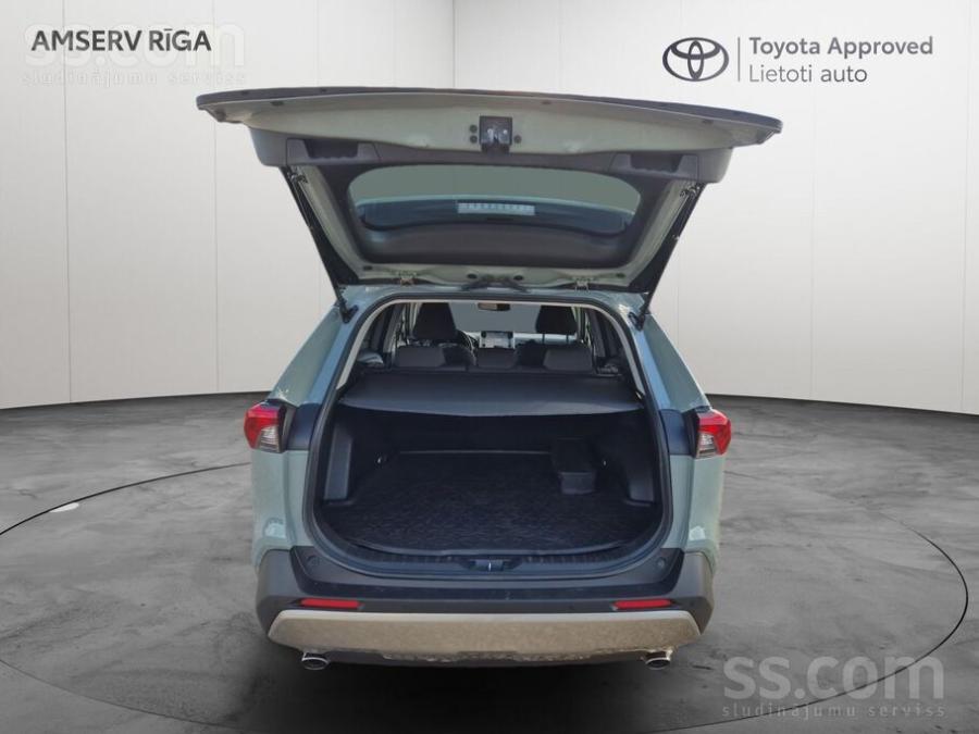 Grey Toyota RAV4 2022 in Riga, with an engine capacity of 2.50 L and mileage of 135 thousand km for 26400 €, photo 11 on AUTOMOTO.COM.LV