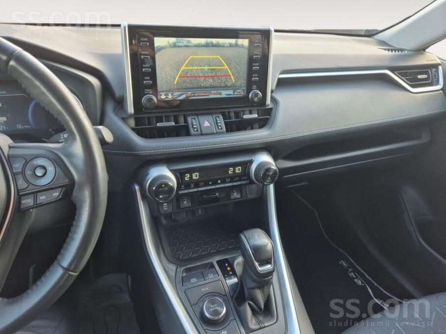 Grey Toyota RAV4 2022 in Riga, with an engine capacity of 2.50 L and mileage of 135 thousand km for 26400 €, photo 15 on AUTOMOTO.COM.LV