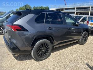 Grey Toyota RAV4 2022 in Riga, with an engine capacity of 2.50 L and mileage of 109 thousand km for 29700 €, photo  on AUTOMOTO.COM.LV