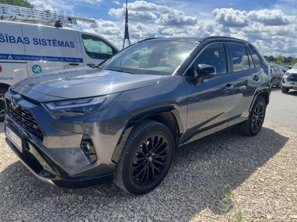 Grey Toyota RAV4 2022 in Riga, with an engine capacity of 2.50 L and mileage of 109 thousand km for 29700 €, photo 2 on AUTOMOTO.COM.LV