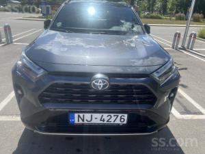 Grey Toyota RAV4 2022 in Riga, with an engine capacity of 2.50 L and mileage of 109 thousand km for 29700 €, photo 6 on AUTOMOTO.COM.LV
