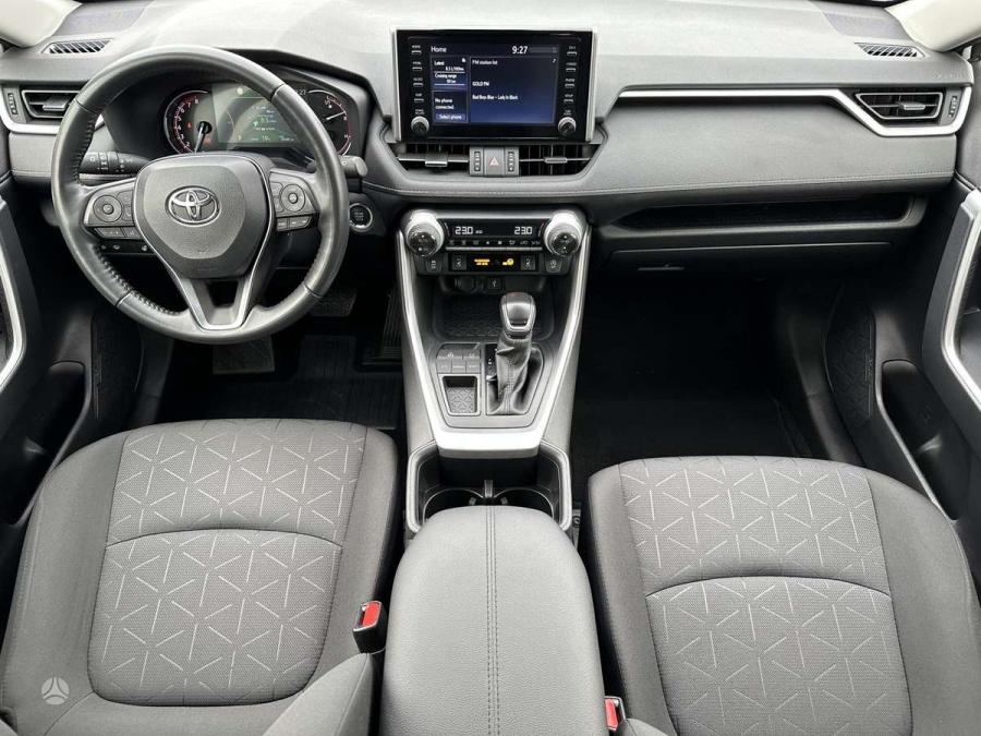 Pelēks Toyota RAV4 2022 Viļņa, ar dzinēja tilpumu 2.00 L un nobraukumu 95 tūkst. km par 23950 €, foto 4 vietnē AUTOMOTO.COM.LV