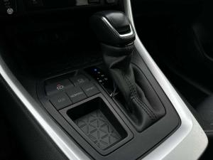 Pelēks Toyota RAV4 2022 Viļņa, ar dzinēja tilpumu 2.00 L un nobraukumu 95 tūkst. km par 23950 €, foto 19 vietnē AUTOMOTO.COM.LV