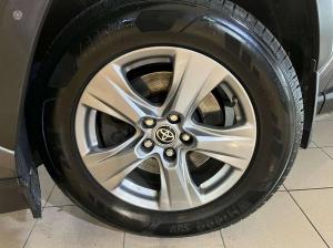 Pelēks Toyota RAV4 2022 Viļņa, ar dzinēja tilpumu 2.00 L un nobraukumu 100 tūkst. km par 23950 €, foto 4 vietnē AUTOMOTO.COM.LV