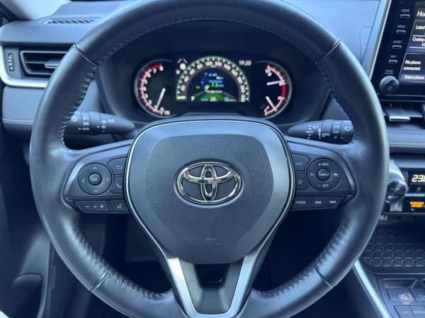 Grey Toyota RAV4 2022 in Vilnius, with an engine capacity of 2.00 L and mileage of 100 thousand km for 23950 €, photo 10 on AUTOMOTO.COM.LV