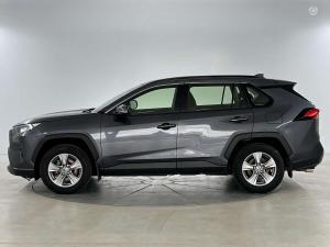 Pelēks Toyota RAV4 2022 Viļņa, ar dzinēja tilpumu 2.49 L un nobraukumu 113 tūkst. km par 29900 €, foto 4 vietnē AUTOMOTO.COM.LV
