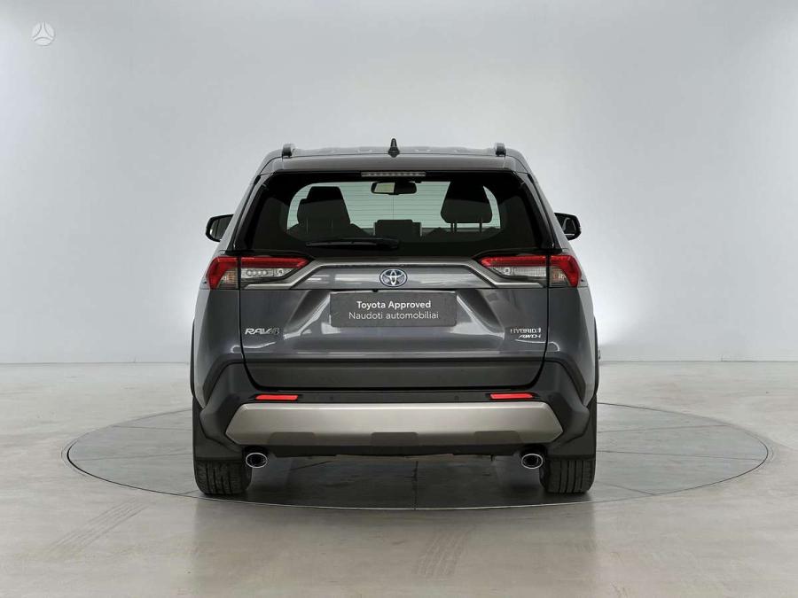 Pelēks Toyota RAV4 2022 Viļņa, ar dzinēja tilpumu 2.49 L un nobraukumu 113 tūkst. km par 29900 €, foto 5 vietnē AUTOMOTO.COM.LV