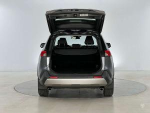 Pelēks Toyota RAV4 2022 Viļņa, ar dzinēja tilpumu 2.49 L un nobraukumu 113 tūkst. km par 29900 €, foto 11 vietnē AUTOMOTO.COM.LV