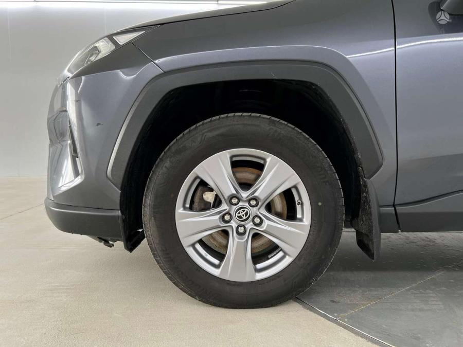 Pelēks Toyota RAV4 2022 Viļņa, ar dzinēja tilpumu 2.49 L un nobraukumu 113 tūkst. km par 29900 €, foto 16 vietnē AUTOMOTO.COM.LV