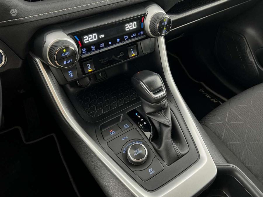 Pelēks Toyota RAV4 2022 Viļņa, ar dzinēja tilpumu 2.49 L un nobraukumu 113 tūkst. km par 29900 €, foto 24 vietnē AUTOMOTO.COM.LV