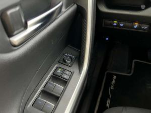 Pelēks Toyota RAV4 2022 Viļņa, ar dzinēja tilpumu 2.49 L un nobraukumu 113 tūkst. km par 29900 €, foto 25 vietnē AUTOMOTO.COM.LV