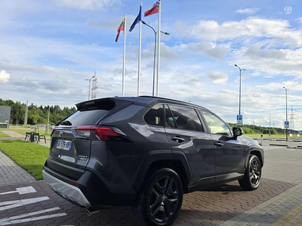 Pelēks Toyota RAV4 2022 Kauņa, ar dzinēja tilpumu 2.49 L un nobraukumu 163 tūkst. km par 26700 €, foto 4 vietnē AUTOMOTO.COM.LV