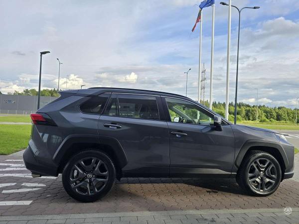 Pelēks Toyota RAV4 2022 Kauņa, ar dzinēja tilpumu 2.49 L un nobraukumu 163 tūkst. km par 26700 €, foto 5 vietnē AUTOMOTO.COM.LV
